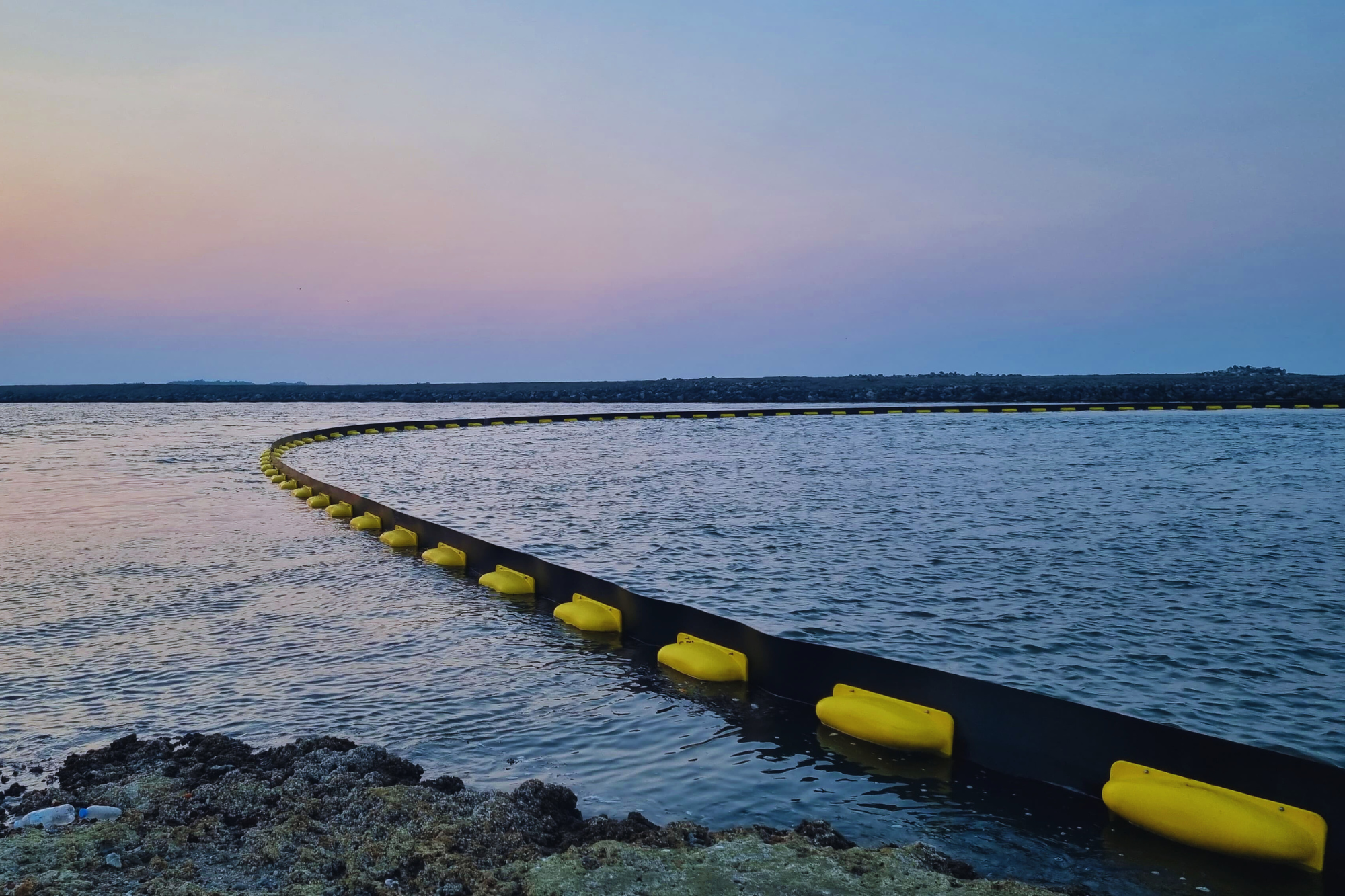 Why Geoboom Oil Booms Are Essential for Marine Protection - Geoseas Global